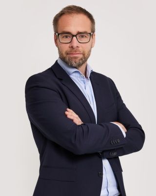 Nelly Group - Ledning